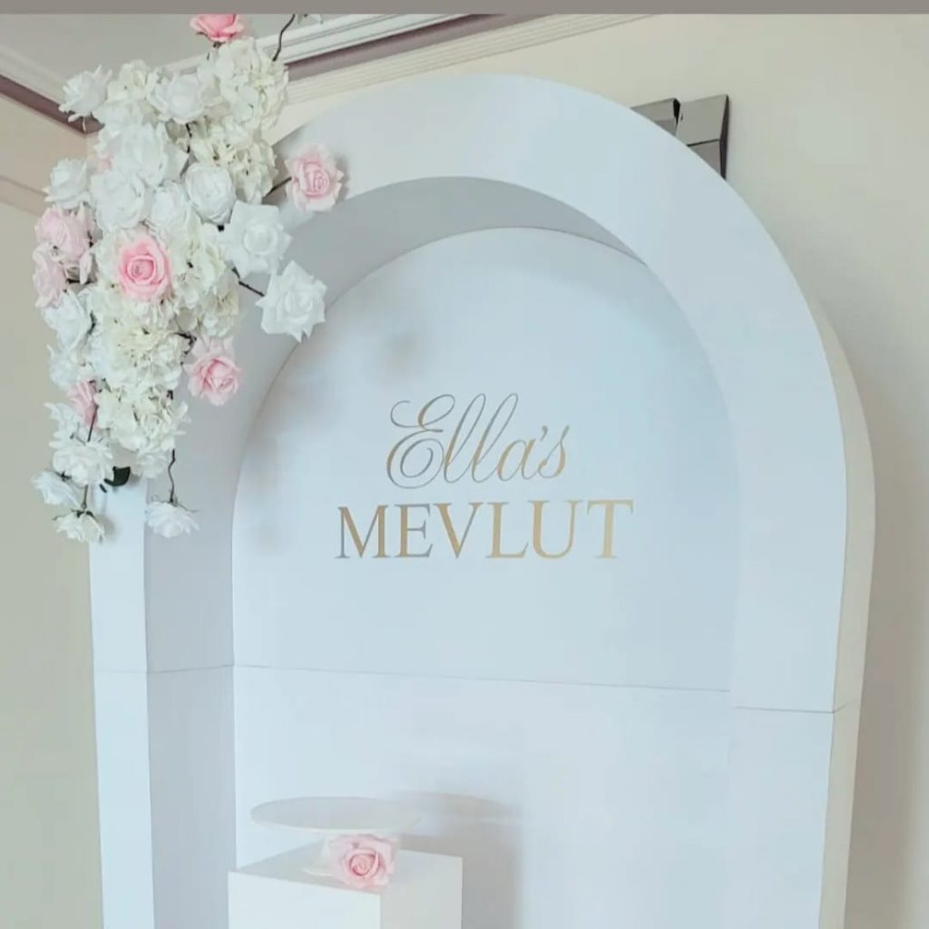 White Archway Hire Online | Ivory Heart Events
